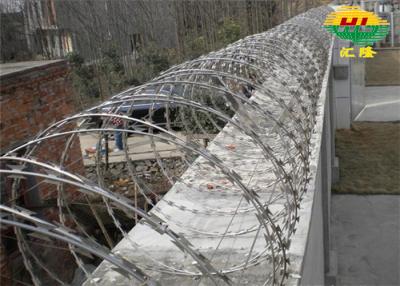 China BTO-16 Conertina Razor Wire gegalvaniseerde beveiliging voor defensie Tijdelijke beveiligingsinstallaties for sale