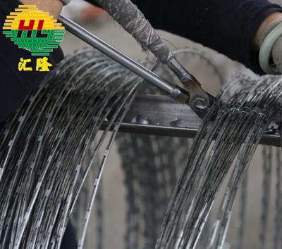 Китай Прочный BTO-18 BTO-16 Concertina Razor Wire Fence для военной обороны и защиты периметра продается