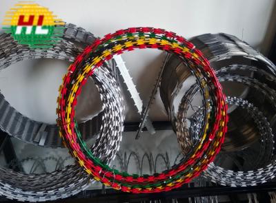 Китай ПВХ-острие колючей проволоки Эстетика Сопротивляемость коррозии продается