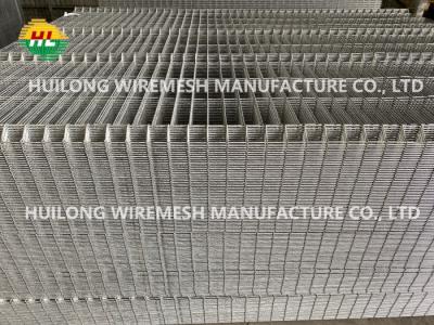 China Durable 4 Curved V Mesh Security Fencing Green Pvc Coated For Garden Park for sale