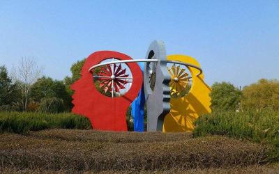 中国 大きいステンレス鋼の海生動物の彫刻のペンティアム イルカ ミラーの彫刻 販売のため