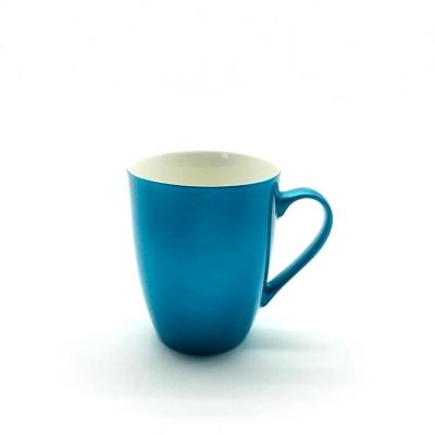 China 320ml glasierten keramische Kaffeetassen Durchmessers 85mm mit Griff-Farbspray zu verkaufen