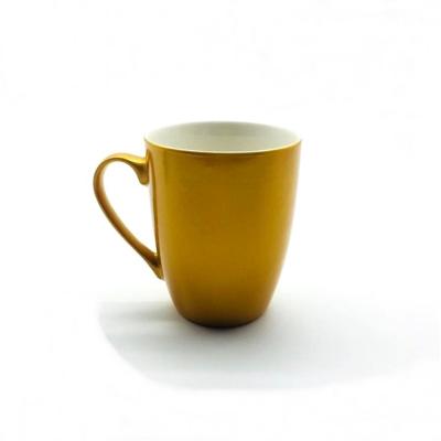 China 320ml glasierten keramische Kaffeetassen Durchmessers 85mm mit Griff-Farbspray zu verkaufen