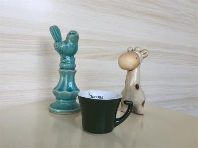 中国 7oz注文の創造的で贅沢な石器の艶をかけられる緑の陶磁器のコーヒー・マグ 販売のため