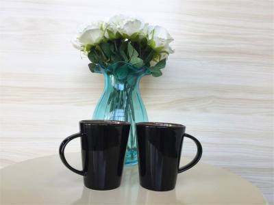 China 16 Mokken van de de V-vorm Ceramische Grote Koffie van oz Zwarte Verglaasde Te koop