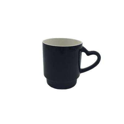 China 12Oz 340ml White And Black Ceramic Drinking Mugs Heart Shaped Handle for sale