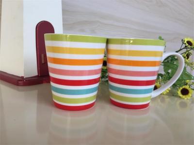Cina Variopinto a forma di V su misura infiammante della tazza delle terraglie dell'arcobaleno di logo 11oz in vendita
