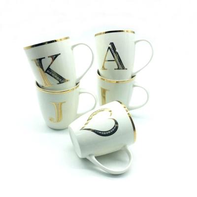 Cina Decalcomania dorata di 11 Oz che stampa la tazza bevente del caffè ceramico messa con il bordo dell'oro in vendita