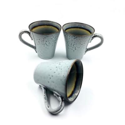 Cina tazze da caffè ceramiche di forma di v della glassa incrinate ghiaccio del gres 14oz grandi in vendita