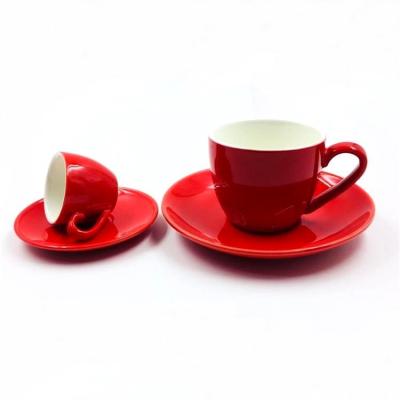 Cina 275ml luminoso 10oz ha personalizzato il rosso alla moda della tazza e del piattino di caffè in vendita