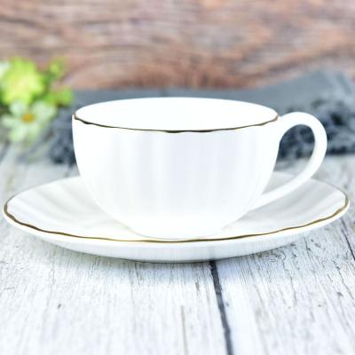 Cina Tazza di tè di Cina di osso e piattino ceramici bianchi FDA con l'orlo dell'oro in vendita