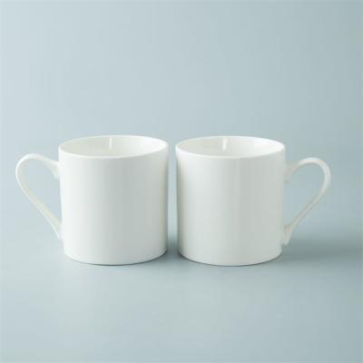 Cina Una termoresistenza ceramica bianca delle tazze del grado 11oz con la maniglia in vendita