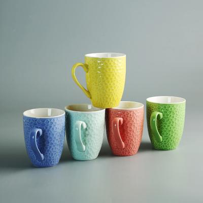 Cina Tazza impressa sollievo ceramico lustrata variopinta del favo delle tazze in vendita