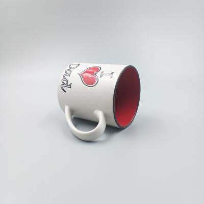 Cina Tazze beventi ceramiche rosse durevoli dell'interno 18oz, tazza ceramica 500ml per la festa del papà in vendita