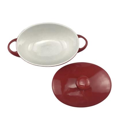 Cina Il rosso ha lustrato il piccolo piatto ceramico ovale della casseruola con il coperchio in vendita