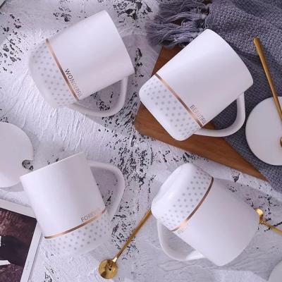 China Caneca de café cerâmica do estilo nórdico com etiqueta da tampa e do ouro da colher à venda