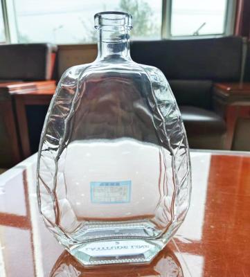 Cina Materiale Super Flint Bottom spessa 750 ml Vaso Base Brandy Bottiglia di Whiskey con Colletto in vendita