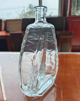 Cina Materiale Super Flint Bottom spessa 750 ml Vaso Base Brandy Bottiglia di Whiskey con Colletto in vendita