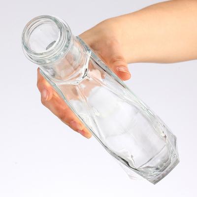 Cina 250 ml 500 ml 700 ml 750 ml bottiglia di liquore di vetro per vodka whisky gin spirit rum tequila in vendita