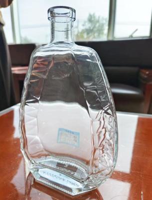 Cina Materiale Super Flint Bottom spessa 750 ml Vaso Base Brandy Bottiglia di Whiskey con Colletto in vendita
