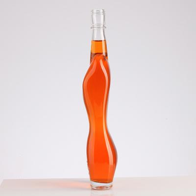 Cina Prodotti in vetro whisky spirit Forma unica Donna corpo in vetro Bottiglia di liquori per liquori in vendita