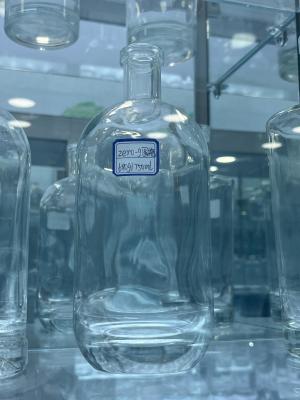 China 500 ml 750 ml 1000 ml Flint Glass Vodka Brandy Botella de alcohol personalizado Botella de vidrio de vodka en venta