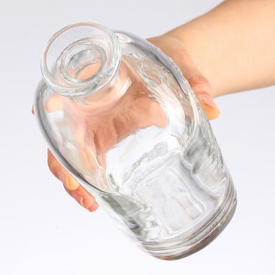 Cina 700 ml 750 ml 1000 ml bottiglia di vetro a stampa fredda Extra Super Flint per Gin Vodka Tequila Whisky Brandy in vendita