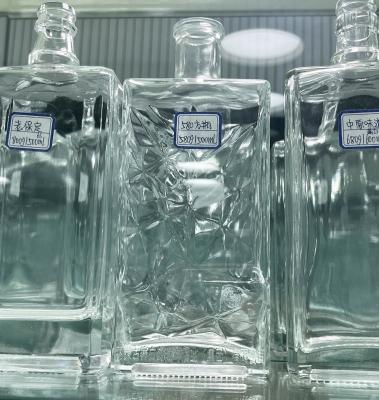 Cina 100 ml 200 ml 375 ml 500 ml 750 ml 1000 ml Bottiglia di vetro trasparente per whisky vodka brandy gin in vendita