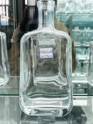 Cina 100 ml 200 ml 375 ml 500 ml 750 ml 1000 ml Bottiglia di vetro trasparente per whisky vodka brandy gin in vendita