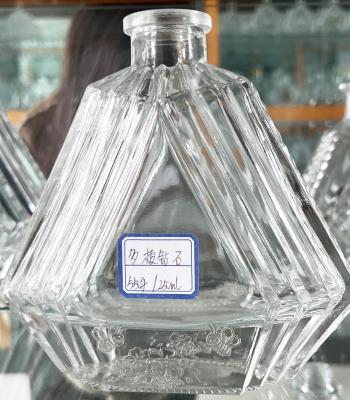 Cina 100 ml 200 ml 375 ml 500 ml 750 ml 1000 ml Bottiglia di vetro trasparente per whisky vodka brandy gin in vendita