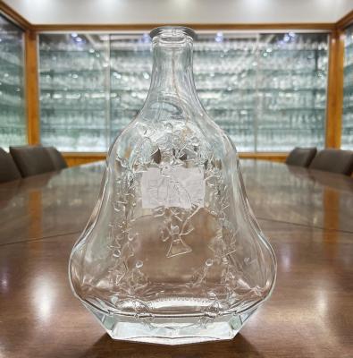 Cina Bottiglia di vetro XO intagliata 700 ml Bottiglia di vetro Vodka Brandy Whiskey Decanter con tappo in vendita