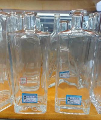Cina Whiskey Vodka Brandy Spirits in bottiglia in vetro da 375 ml 500 ml 700 ml 750 ml 1000 ml in vendita