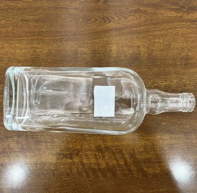 China Fornecer garrafas de 500ml 700ml 750ml Flint Glass Liquor para garrafas de vidro de vodka personalizadas à venda