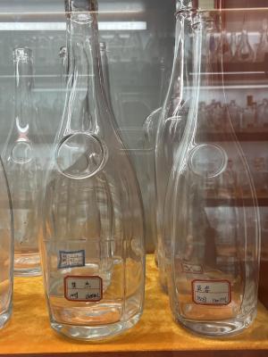 Cina Whiskey Vodka Brandy Spirits in bottiglia in vetro da 375 ml 500 ml 700 ml 750 ml 1000 ml in vendita