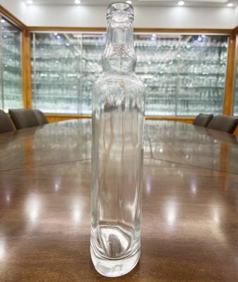 China Fornecer garrafas de 500ml 700ml 750ml Flint Glass Liquor para garrafas de vidro de vodka personalizadas à venda