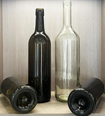 Cina Bevande industriali 750 ml Bottiglie di vino rosso di Bordeaux chiare e rotonde con tappi di sughero in vendita