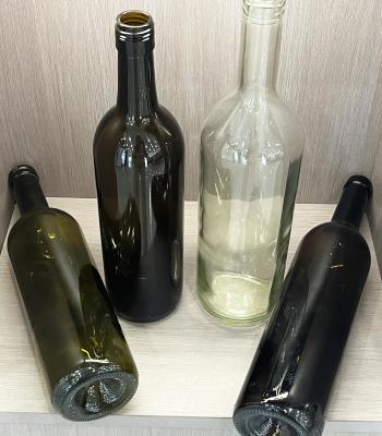 Cina Bevande industriali 750 ml Bottiglie di vino rosso di Bordeaux chiare e rotonde con tappi di sughero in vendita