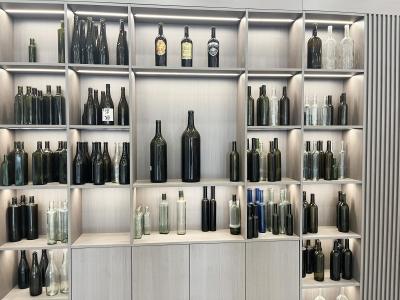 Cina Frutta rossa chiara Bordeaux Rotonda Bottiglie di vino da 750 ml con tappi di sughero Bevande industriali in vendita