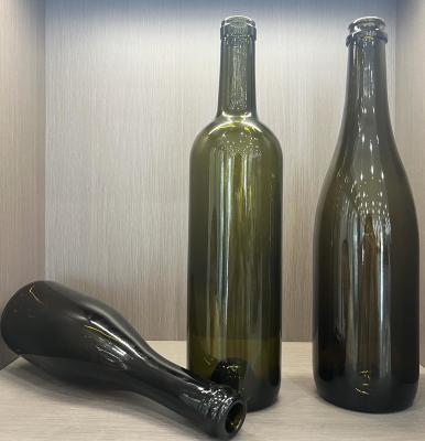 Cina 375 ml 500 ml 750 ml bottiglia di whisky bottiglia di vino di vetro ambra congelato per il vostro ristorante in vendita