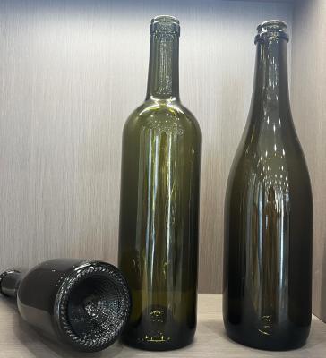 Cina 375 ml 500 ml 750 ml bottiglia di whisky bottiglia di vino di vetro ambra congelato per il vostro ristorante in vendita
