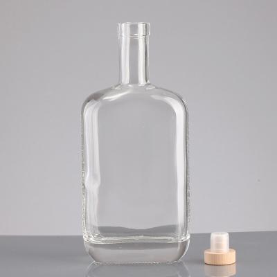 Cina Bottiglia di vetro di 500 ml personalizzata per vodka gin tequila per le esigenze specifiche dei clienti in vendita