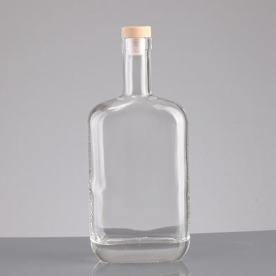 Cina Bottiglia di vetro di 500 ml personalizzata per vodka gin tequila per le esigenze specifiche dei clienti in vendita