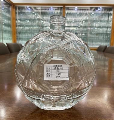Cina 700 ml Bottiglia di vetro a forma rotonda per liquori spiritosi Tequila Whiskey Brandy Vodka RUM JIN in vendita