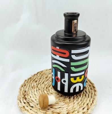 China Liquor Matte Zwart Glas Gin Fles 500 ml 750 ml Afdichting Cork Frosted Black Spirit Te koop