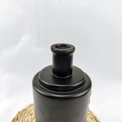 China Liquor Matte Zwart Glas Gin Fles 500 ml 750 ml Afdichting Cork Frosted Black Spirit Te koop