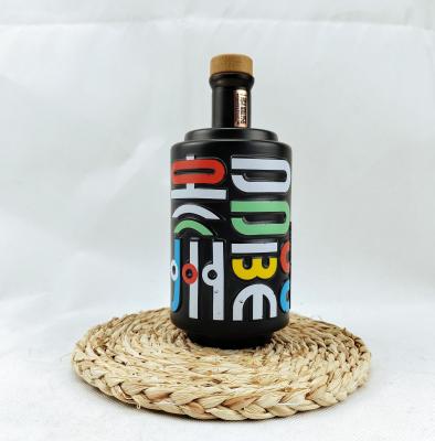 China Liquor Matte Zwart Glas Gin Fles 500 ml 750 ml Afdichting Cork Frosted Black Spirit Te koop