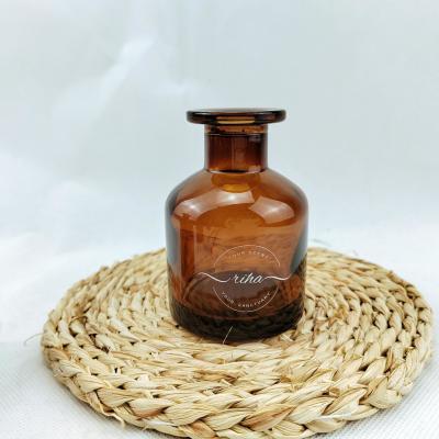 Cina Collare di vetro trasparente 100ml 150ml Vuoto Luxury Round Amber Reed Diffuser Bottle per liquori in vendita