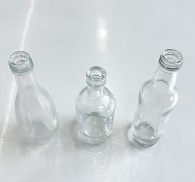中国 透明密封型コルク 空 30ml 50ml 100ml 氷用ワイン用酒瓶 透明ガラス 販売のため