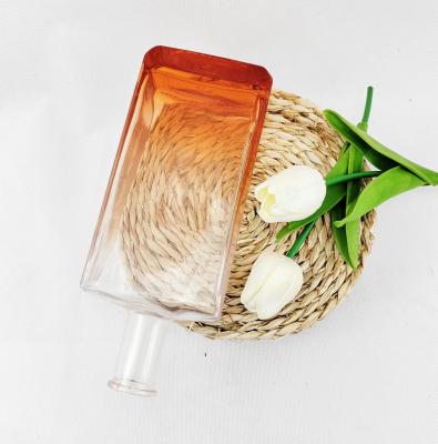 China Bebidas Industriais 500 ml Vodka Limpa Quadrada Flat Vinho Garrafa de vidro com tampa de vidro ou de cortiça à venda