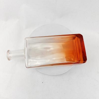 China Bebidas Industriais 500 ml Vodka Limpa Quadrada Flat Vinho Garrafa de vidro com tampa de vidro ou de cortiça à venda